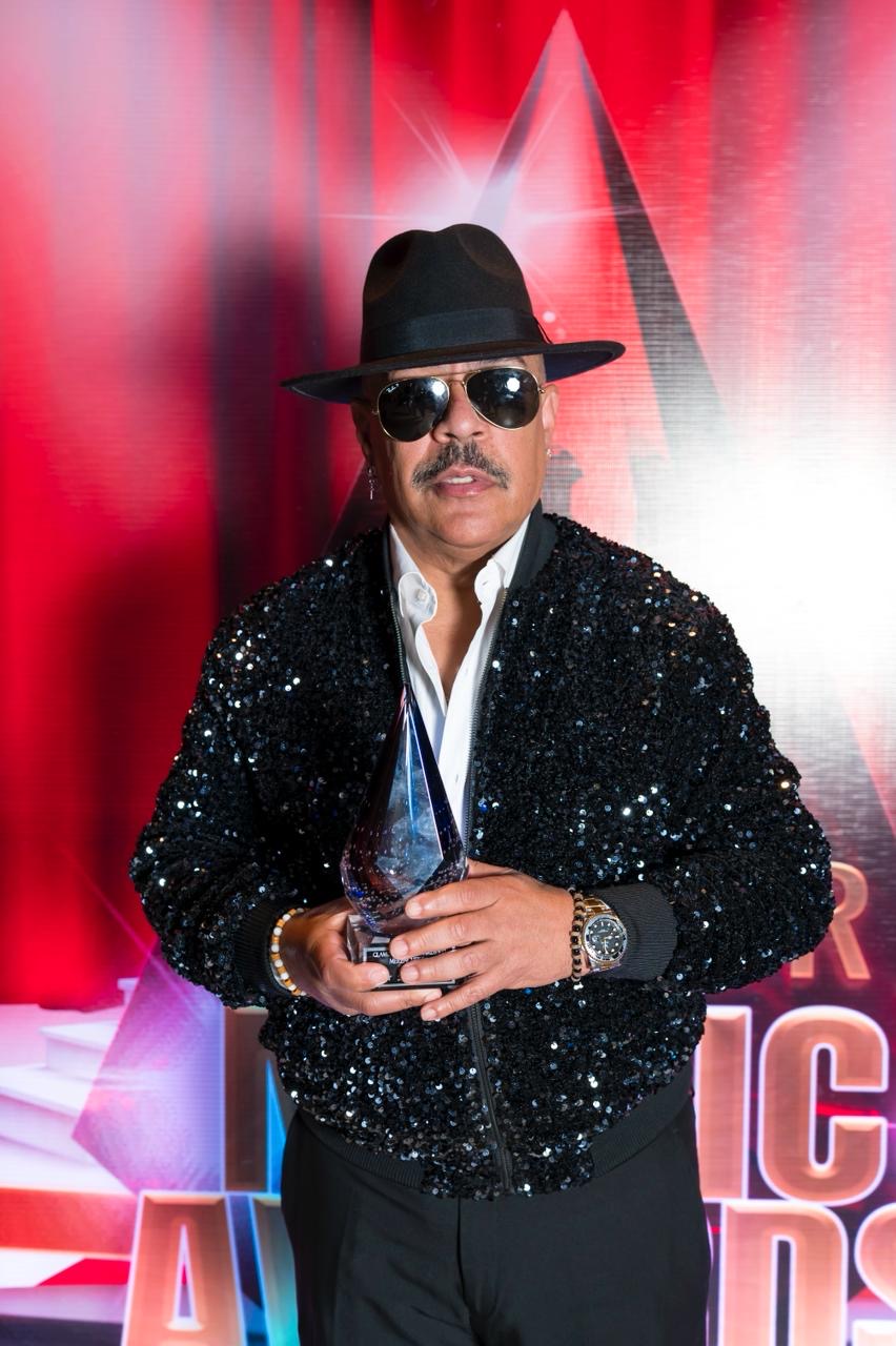 Aramis Camilo gana Merenguero del Año en los Glamour Music.